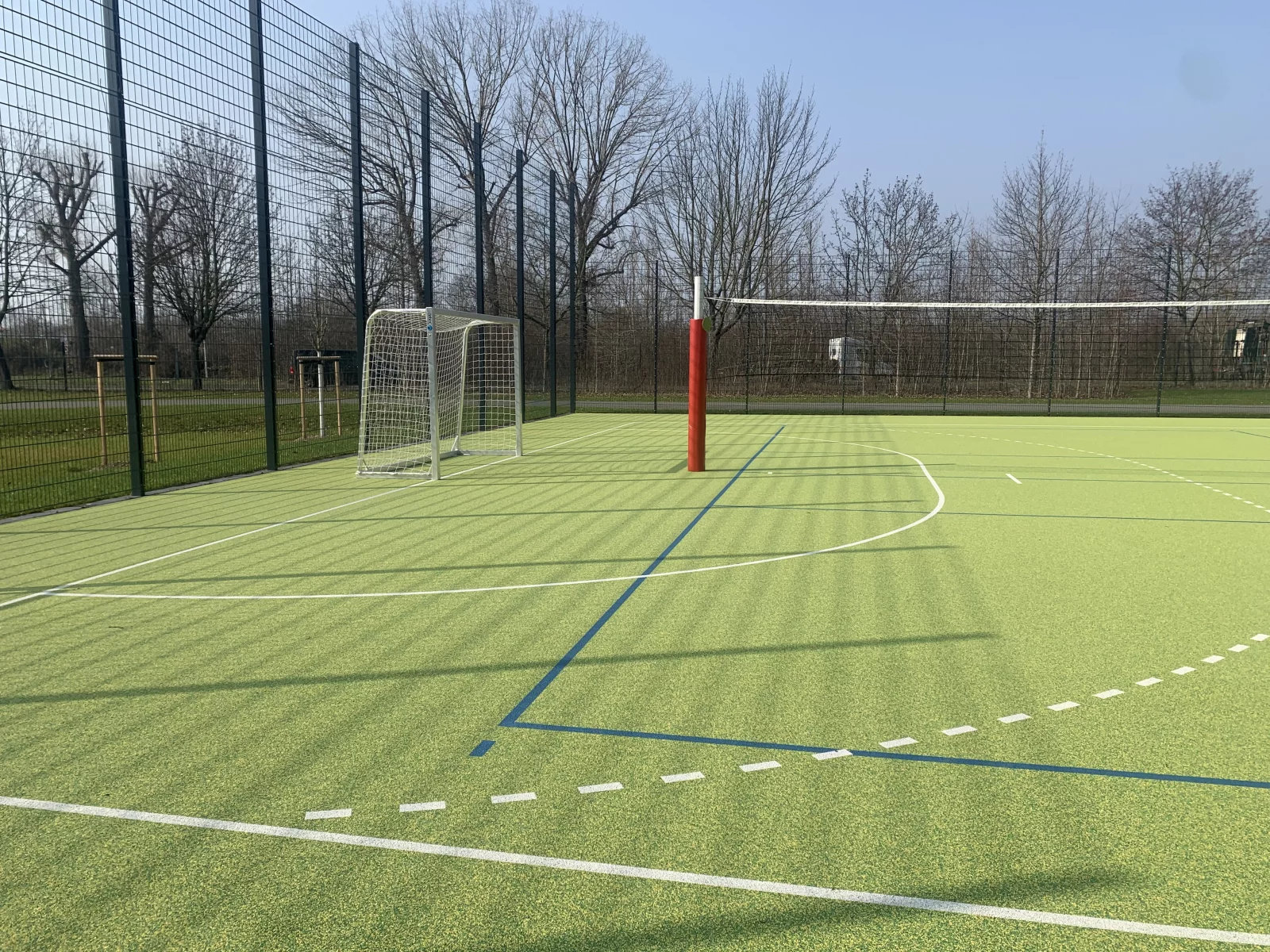 Neubau Sportplatz Zschampertaue, Leipzig / Büro für ...